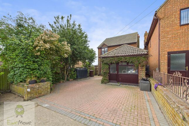 Burrows Lane, Middle Stoke, Rochester ME3, 3 bedroom detached house for ...