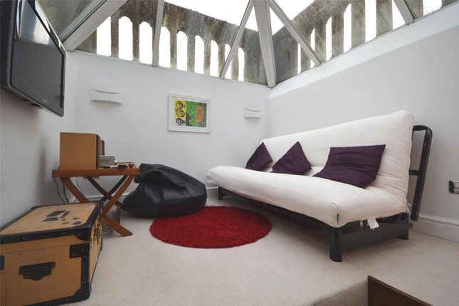 Old Walcot School, Guinea Lane, Bath, Somerset BA1, 2 bedroom flat for ...