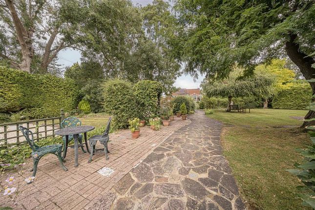 Hamm Court, Hamm Court, Weybridge KT13, 2 bedroom property for sale ...