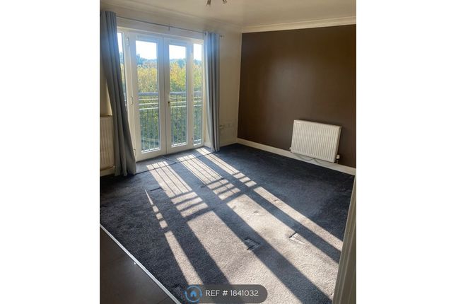 Maple House, Redditch B98, 2 bedroom flat to rent - 68669351 ...
