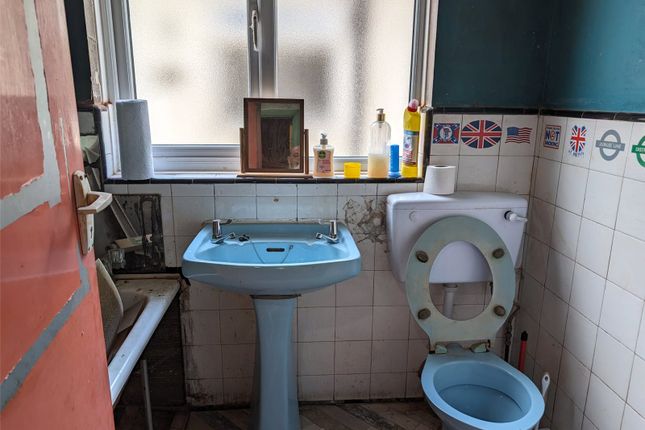 Purland Close, Dagenham RM8, 2 bedroom bungalow for sale - 67681423 ...