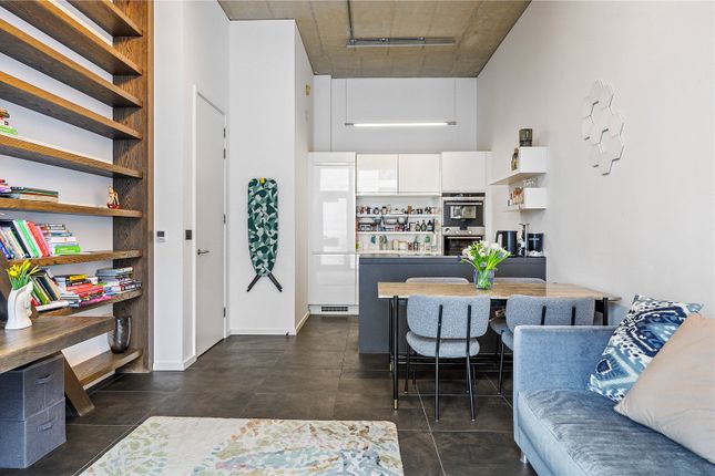 Pear Tree Street, London EC1V, 2 bedroom flat for sale - 69880353 ...