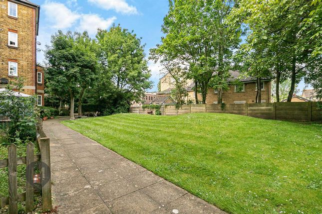 Merton Road, London SW18, 2 bedroom flat for sale - 67469563 ...