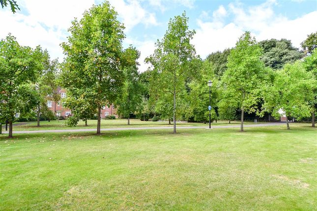 St. Agnes Place, Chichester, West Sussex PO19, 2 bedroom flat for sale ...