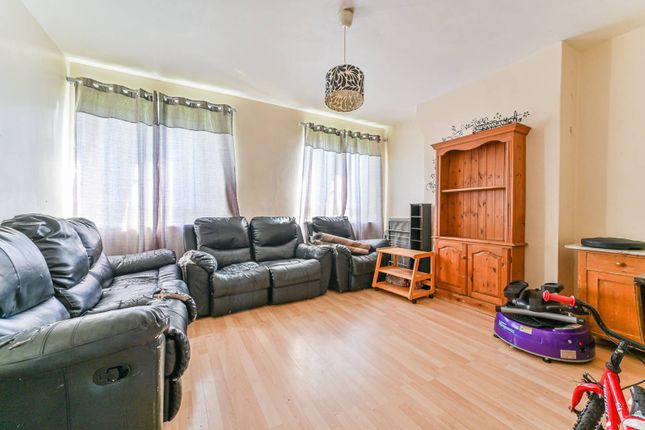 Stockwell Road, Stockwell, London SW9, 2 bedroom flat for sale ...