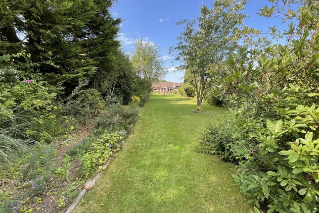 Brookmead, Hildenborough, Tonbridge TN11, 3 bedroom bungalow for sale ...