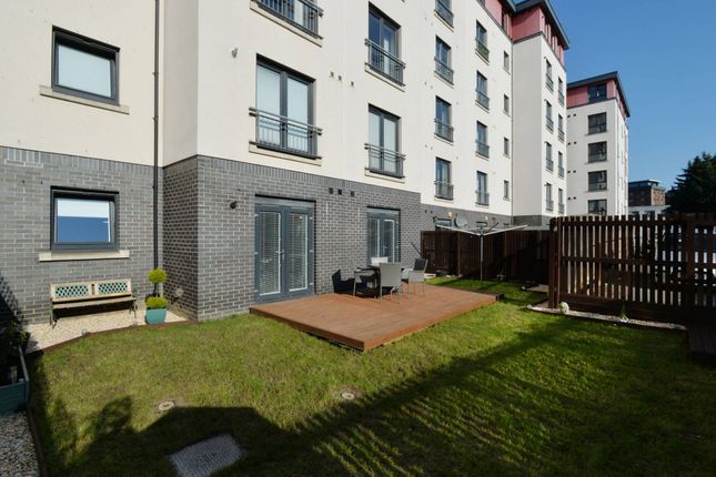 Tinto Place, Edinburgh EH6, 2 bedroom flat for sale - 61005347 ...