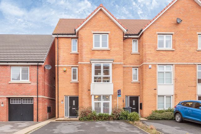 Spinners Avenue Scholes Cleckheaton West Yorkshire Bd19 3 Bedroom