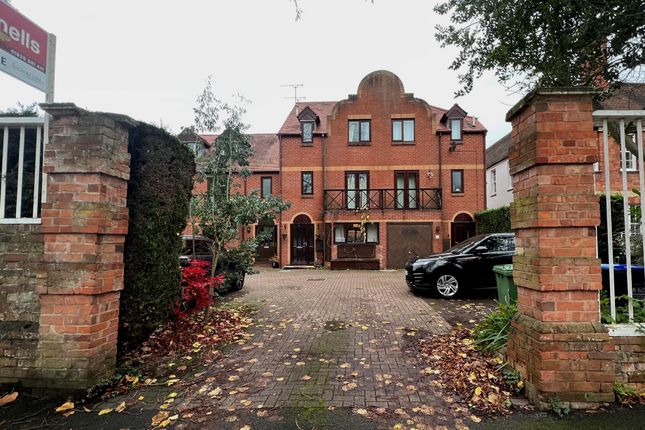 St Marks Road Leamington Spa Cv32 3 Bedroom End Terrace House For