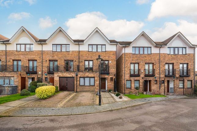 Hollyview Close, London NW4, 5 bedroom property to rent - 66368360 ...