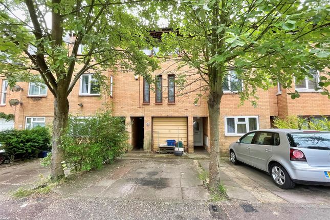 Larwood Place, Oldbrook, Milton Keynes MK6, 3 bedroom town house for ...