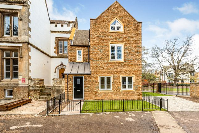 Warwick Road, Banbury OX16, 4 bedroom link-detached house for sale ...