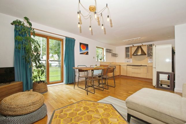 Henke Court, Cardiff, South Glamorgan CF10, 2 bedroom flat for sale ...