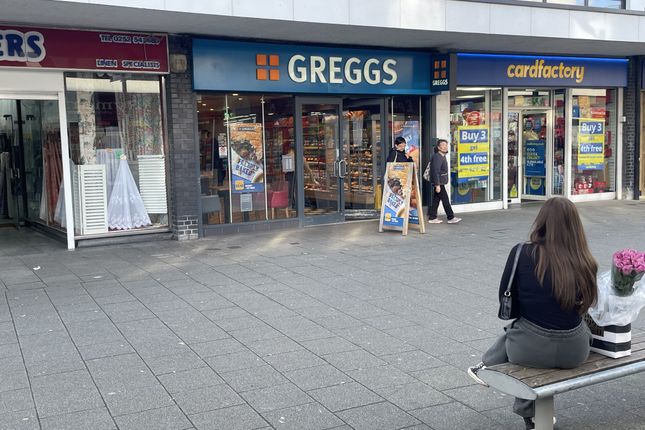 Queensmead, Farnborough GU14, retail premises to let - 69473014 ...