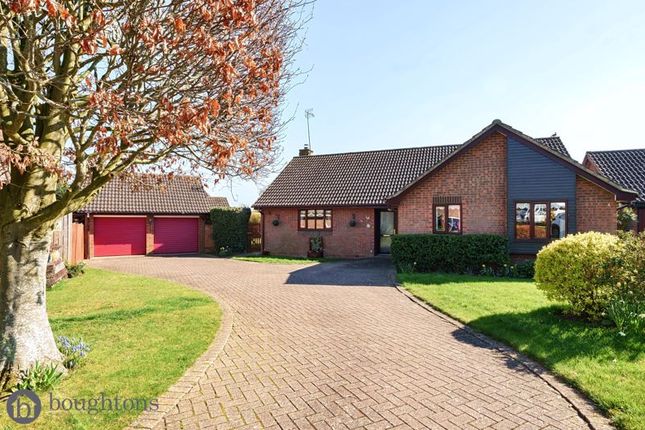 Houses for Sale in Hazel Close, Brackley NN13 - Hazel Close, Brackley ...