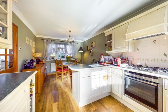Selbourne Close, Crawley RH10, 3 bedroom detached house for sale ...