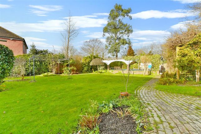 Weatherhill Road, Smallfield, Surrey RH6, 2 bedroom property for sale ...