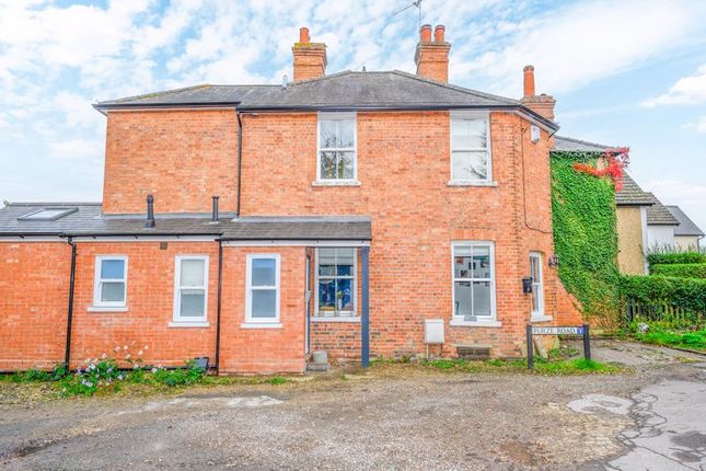 Hare Hill, Row Town, Addlestone. KT15, 2 bedroom semi-detached house ...