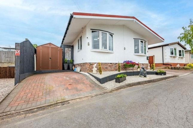 Sunningdale Park, New Tupton, Chesterfield, Derbyshire S42, 2 bedroom ...