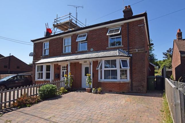 Houses for Sale in The Dene, Ropley, Alresford SO24 - The Dene, Ropley ...