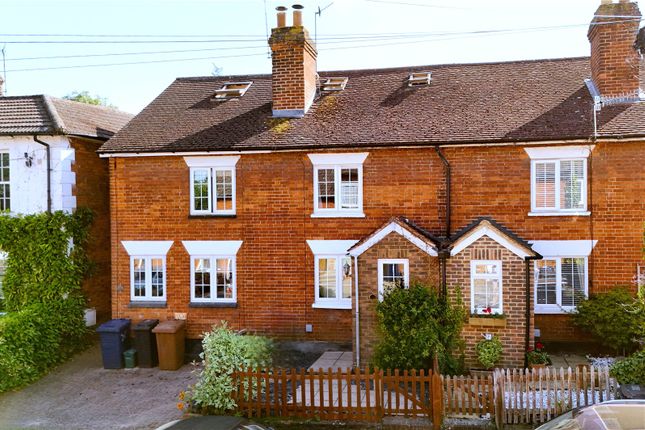 Kings Road, Godalming, Surrey GU7, 3 bedroom detached house for sale ...