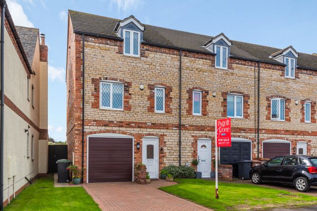 Hambleton Avenue, North Hykeham LN6, 3 bedroom end terrace house for ...