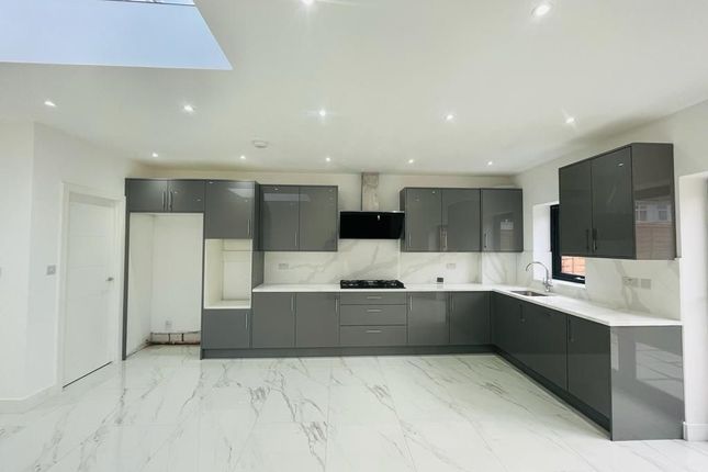 Vincent Road, Hounslow TW4, 5 bedroom terraced house to rent - 68501674 ...