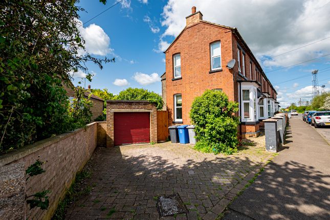Braybrooke Road Desborough Kettering Nn14 3 Bedroom End Terrace