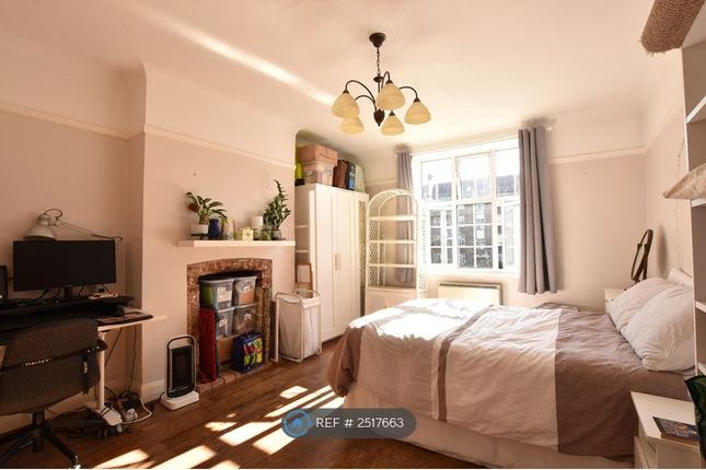 Norbiton Hall, Kingston Upon Thames KT2, room to rent - 70494759 ...