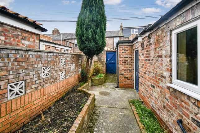 Alma Terrace, York YO10, 3 bedroom town house for sale - 68752457 ...