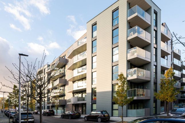 Hawthorne Crescent, Greenwich, London SE10, 2 bedroom flat to rent ...