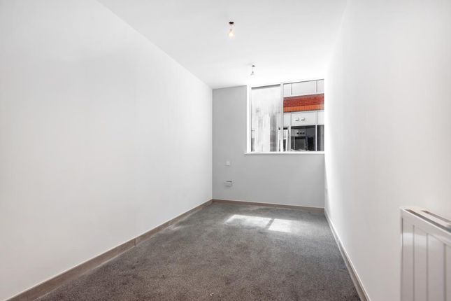 Lime Tree Way, Basingstoke RG24, 2 bedroom flat to rent - 62612383 ...