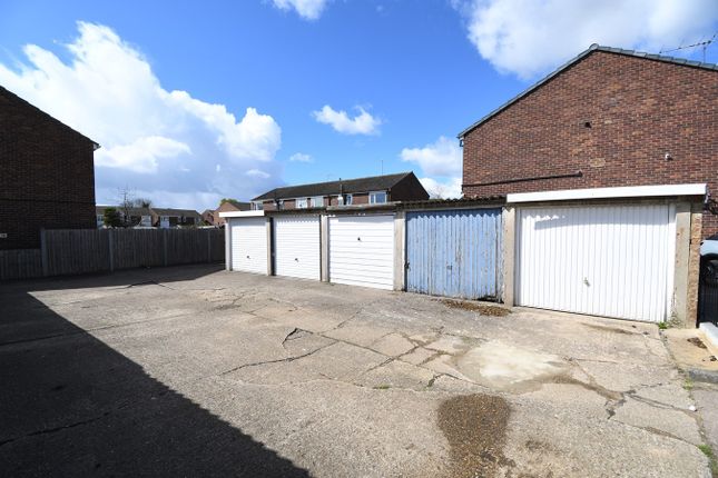 3 Bed Terraced House For Sale In The Links Kempston Bedford Mk42