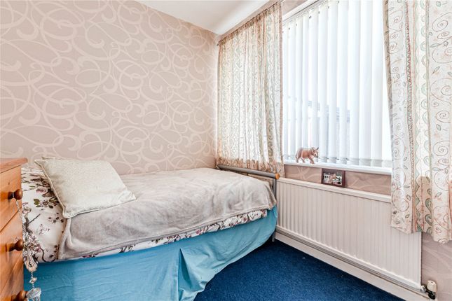 Newlay Grove, Horsforth, Leeds, West Yorkshire LS18, 3 bedroom bungalow ...