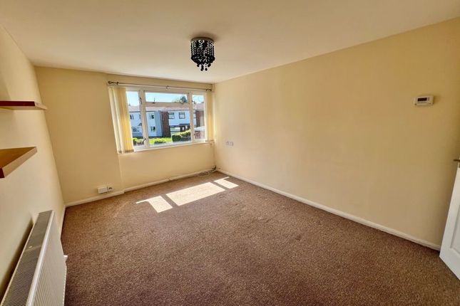Montgomery Road, Wrexham LL13, 2 bedroom flat for sale - 70097744 ...