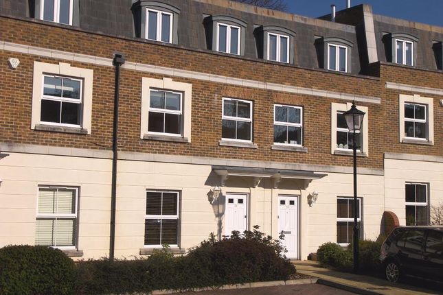 Property history - 21 Woodsome Lodge, Weybridge KT13 0DH - Marketed for ...
