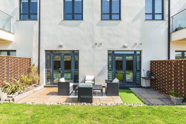 Clifton Drive North, Lytham St Annes FY8, 2 bedroom flat for sale ...