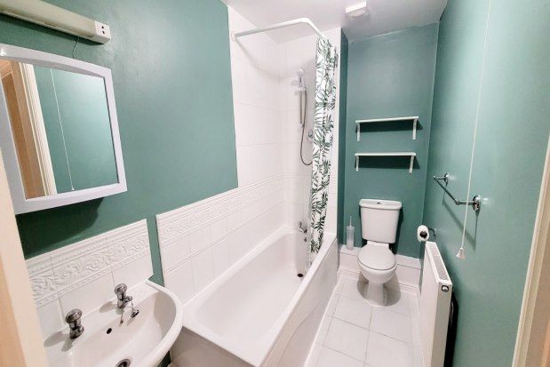 Pinhigh Place, Salford M6, 2 bedroom flat to rent - 63726497 ...