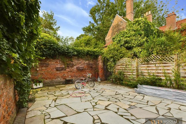 Lairgate, Beverley HU17, 4 bedroom town house for sale - 65719137 ...