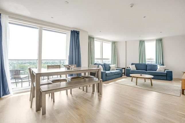 Hyperion Tower, Pump House Crescent, Brentford TW8, 3 bedroom flat for ...
