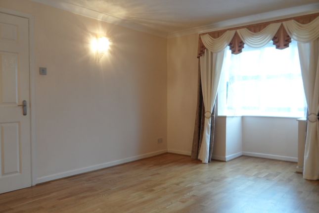 Minimax Close, Staines Road, Feltham TW14, 2 bedroom flat to rent ...