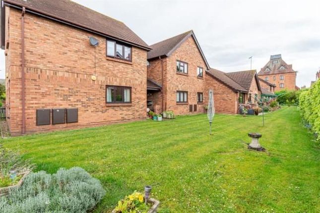 Windmill Close, Worcester WR1, 2 bedroom semi-detached bungalow for ...