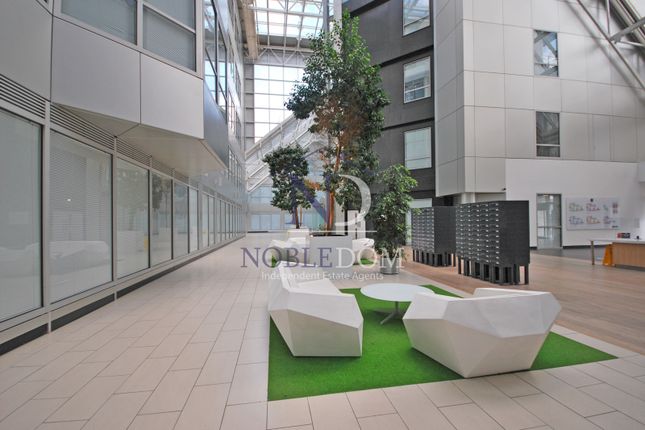 Trinity Square, Hounslow TW3, 1 bedroom flat to rent - 65785432 ...