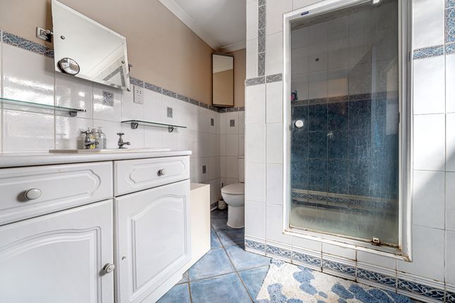 Gasden Copse, Godalming GU8, 4 bedroom detached bungalow for sale ...