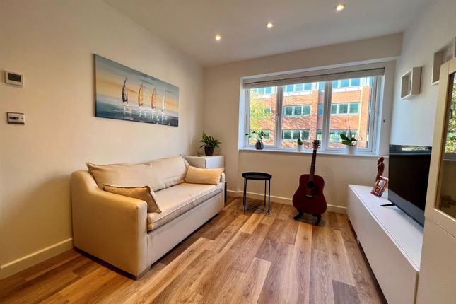 Trinity Place, Woking GU21, 1 bedroom flat to rent - 66042394 ...