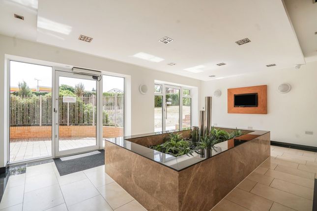 Hainault Road, Chigwell, Essex IG7, 3 bedroom flat for sale - 61976787 ...