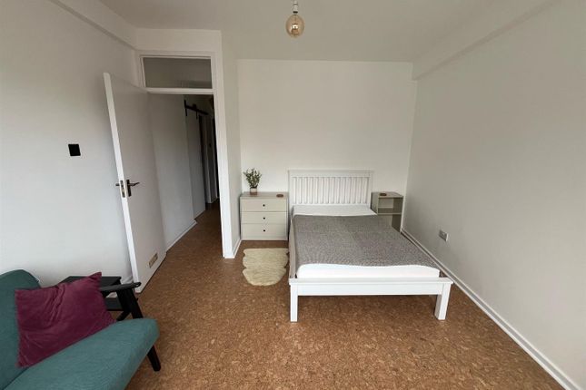 Florin Court, Charterhouse Square, London EC1M, studio to rent ...