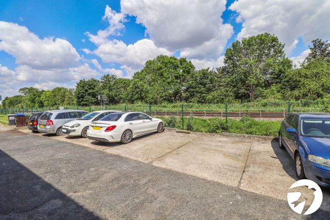 Halifield Drive, Belvedere DA17, 2 bedroom flat for sale - 70313268 ...