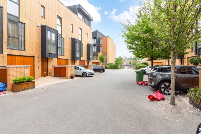 Francis Street, Cardiff Pointe, Cardiff CF11, 4 bedroom town house for sale - 70241652 ...