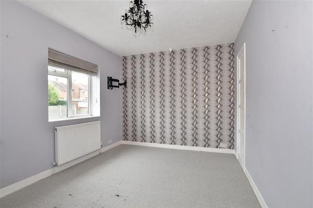 Mooring Road Rochester Kent Me1 3 Bedroom Semi Detached House For